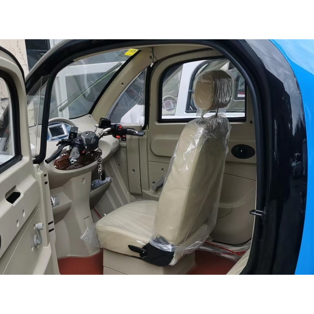 GIO Golf All-Season Enclosed Mobility Scooter - Blue - With Winter Hea ...